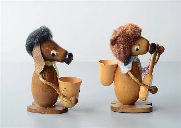 1960～70年頃 ドイツから 楽器を演奏する耳の垂れた木製のイヌ オブジェ フィギュア 飾り アンティーク ヴィンテージ_250611